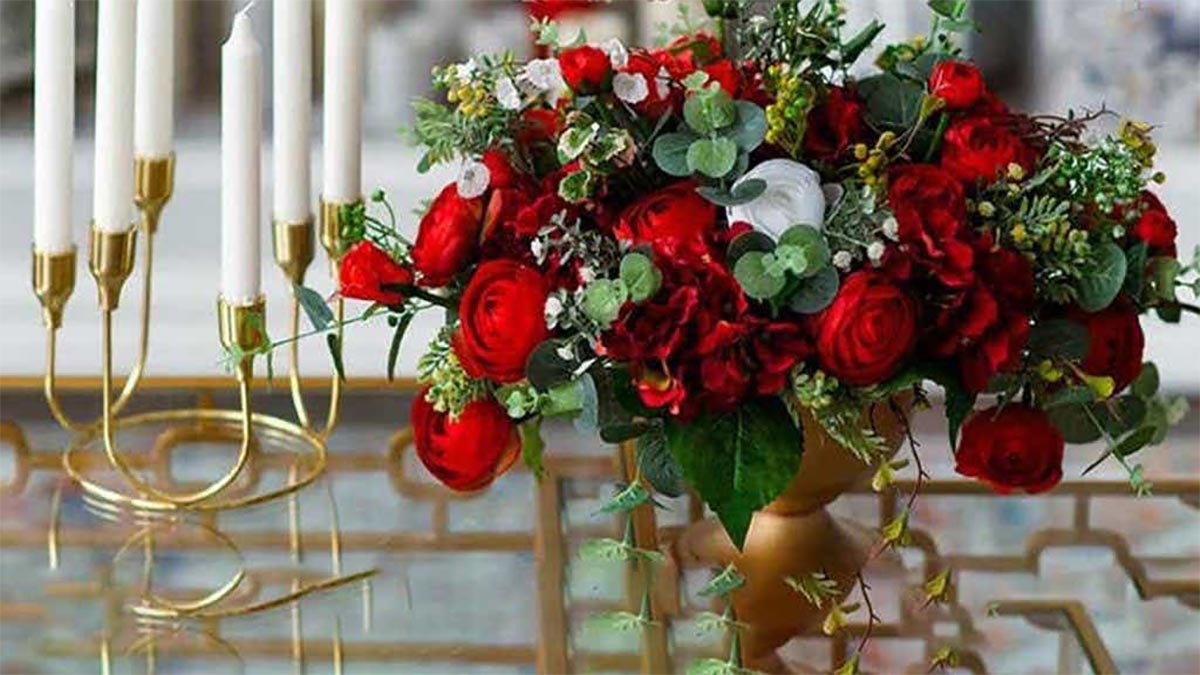 How to Incorporate Flowers Into Your Holiday Decor | Petal Talk