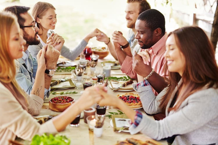 7 Awesome Foods to Bring to Your Friendsgiving Celebration | Berry Chatty