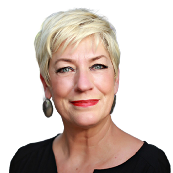 Free Mom Hugs Founder Sara Cunningham Spreads Love | Petal Talk