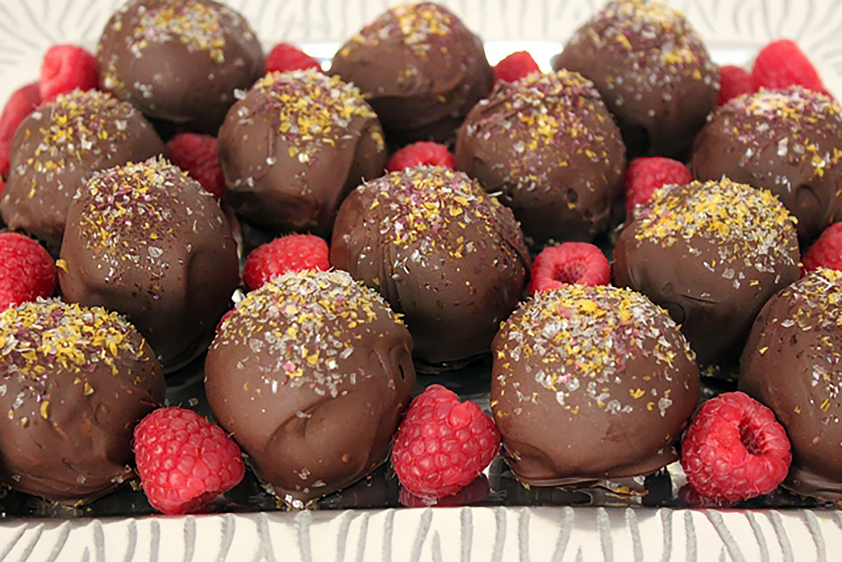 Make Dessert Sparkle with Glittery Chocolate Raspberry Cookie Bombs ...