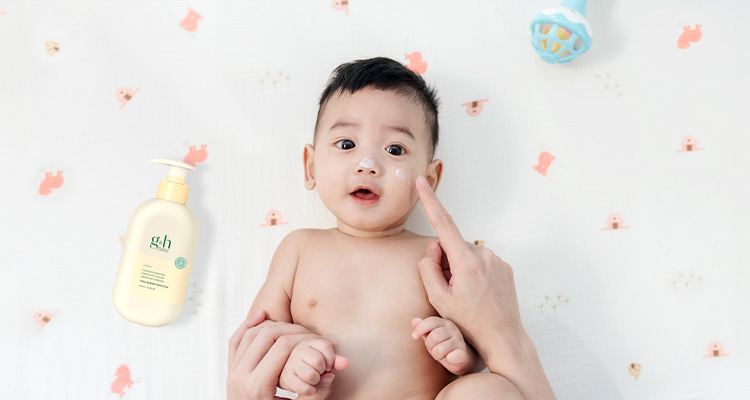 6 Alasan Kulit Bayi Harus Lembap