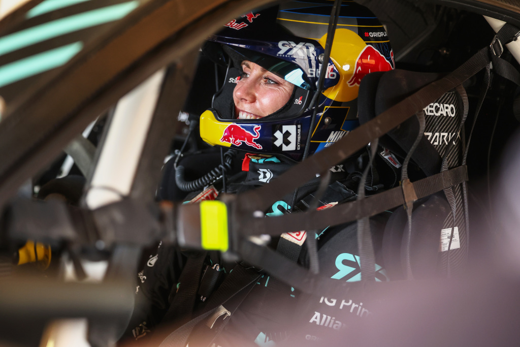 Kristofferson and Ahlin-Kottulinsky channel Michael Scott in Sardinia ...