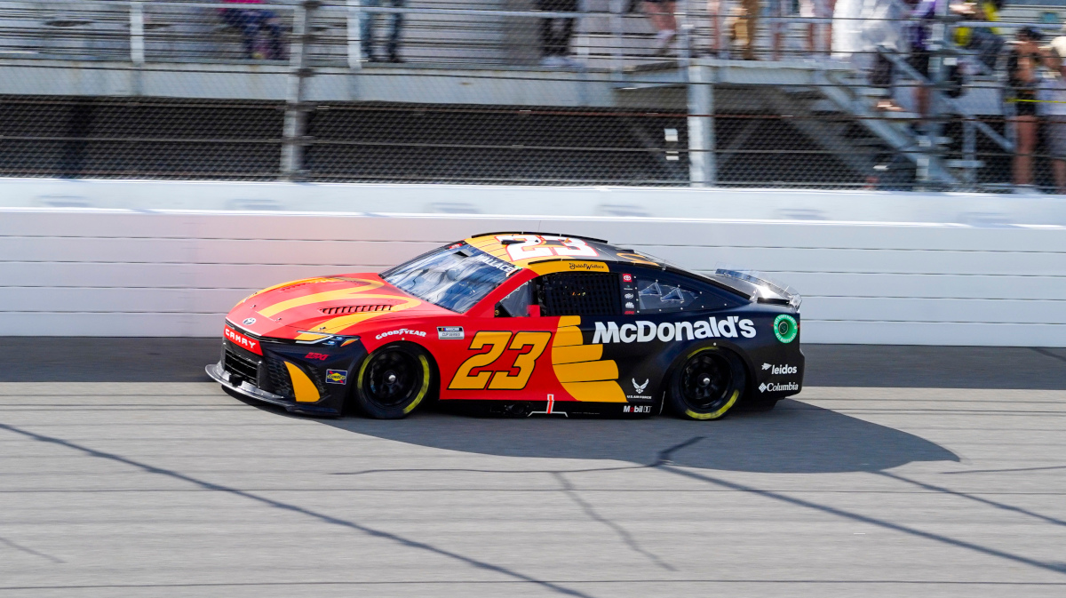 Wallace puts in a flyer for third career pole and first at Darlington ...