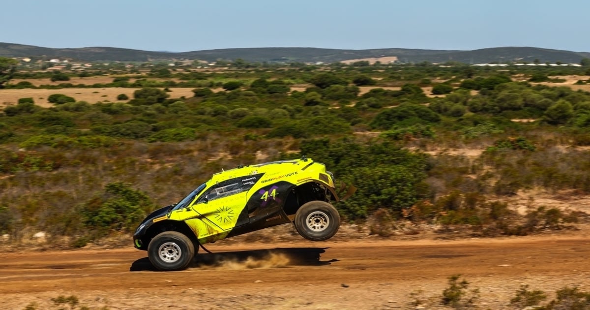Hamilton's Team X44 Extreme E team lands title sponsor | RACER