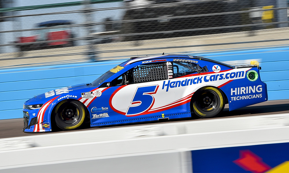 Larson surges to pole at Phoenix | RACER