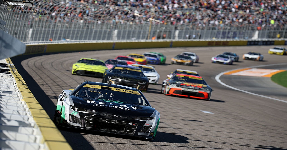 Byron left in disbelief after Las Vegas crash | RACER