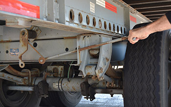 15 steps on how to slide tandems on a semi-trailer