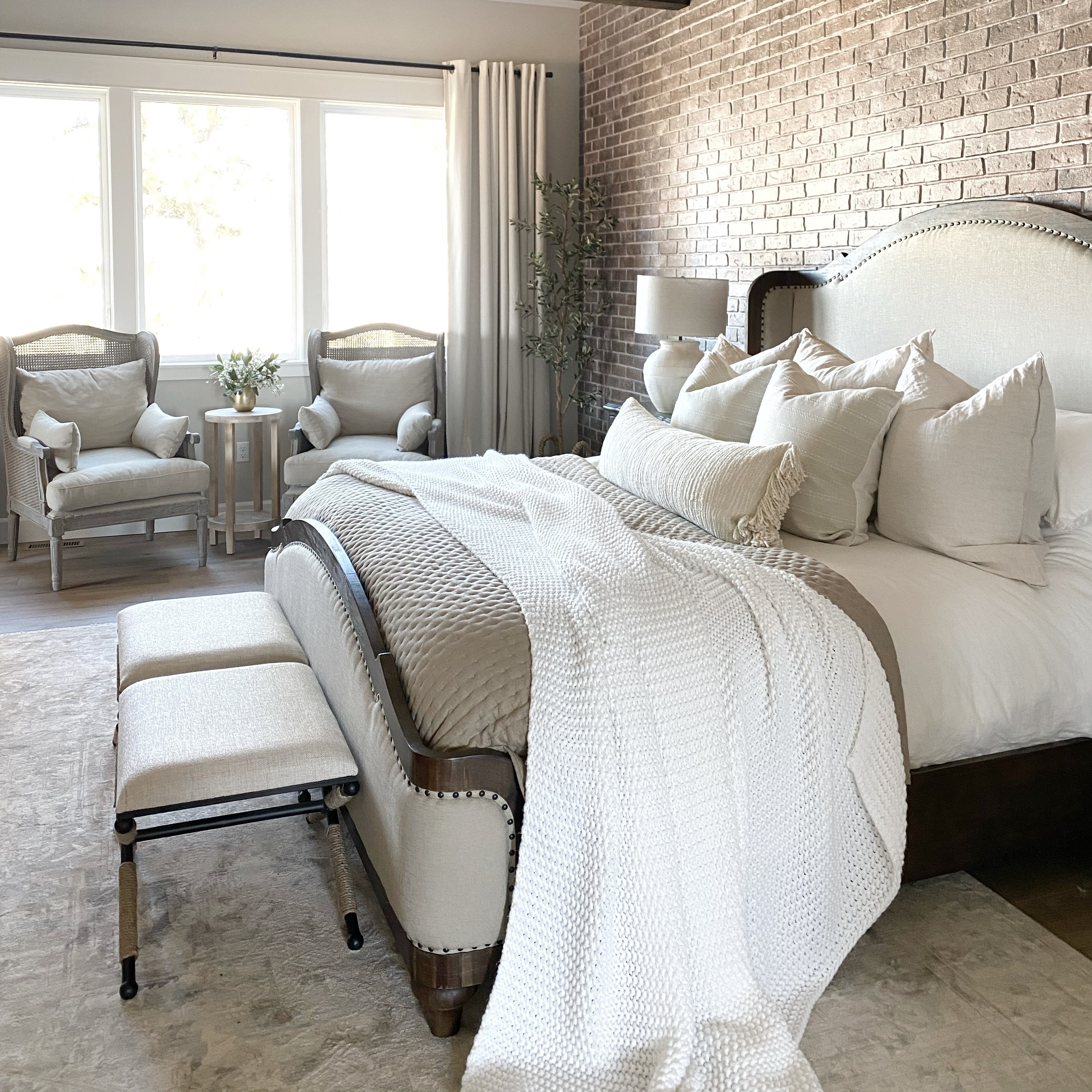 How to Arrange Pillows on a Bed - Bed Bath & Beyond