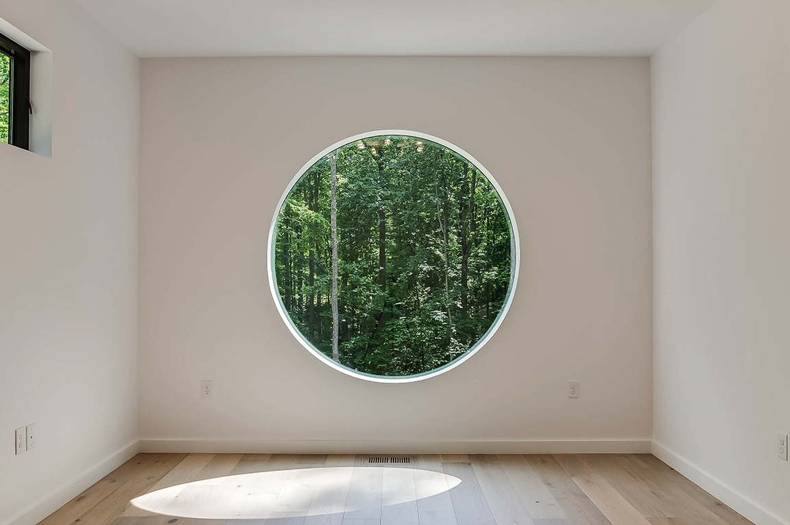 large-circle-window-frames-outdoors.jpg
