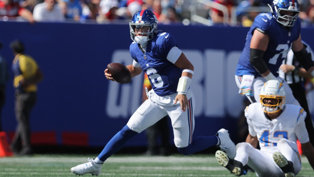 Giants QB Jaxson Dart shows off toughness, 'grit' in win over Chargers