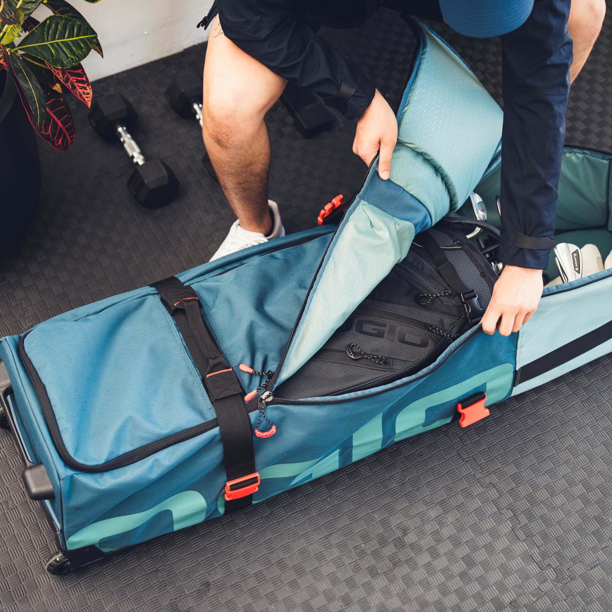 ALPHA Mid Golf Travel Cover | OGIO