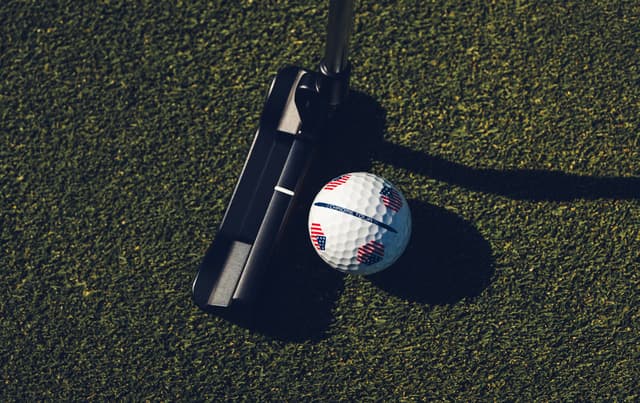 Chrome Tour TruTrack USA Golf Balls | Callaway Golf